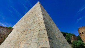 A Roman Pyramid? Discover the Story Behind the Pyramid of Cestius ...