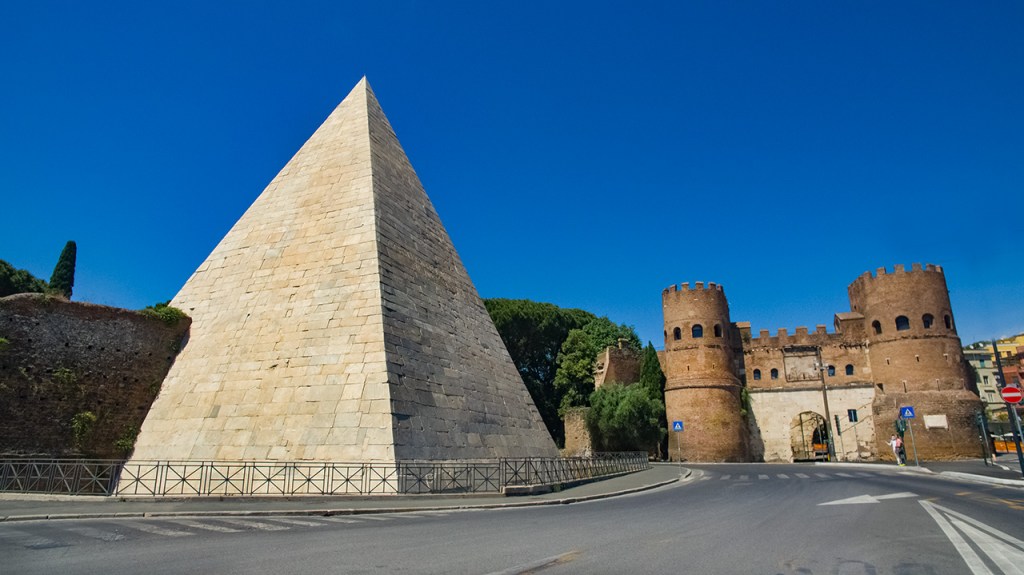 A Roman Pyramid? Discover the Story Behind the Pyramid of Cestius ...