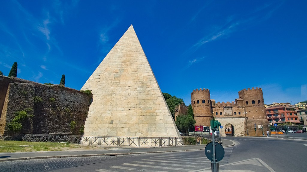A Roman Pyramid? Discover the Story Behind the Pyramid of Cestius ...
